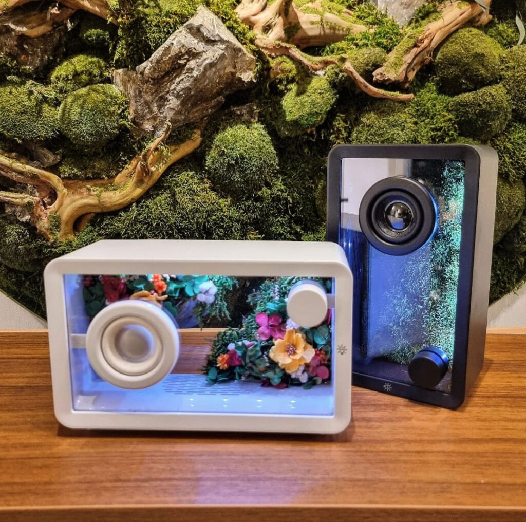 Floral Jukebox with LED - The Mossiah